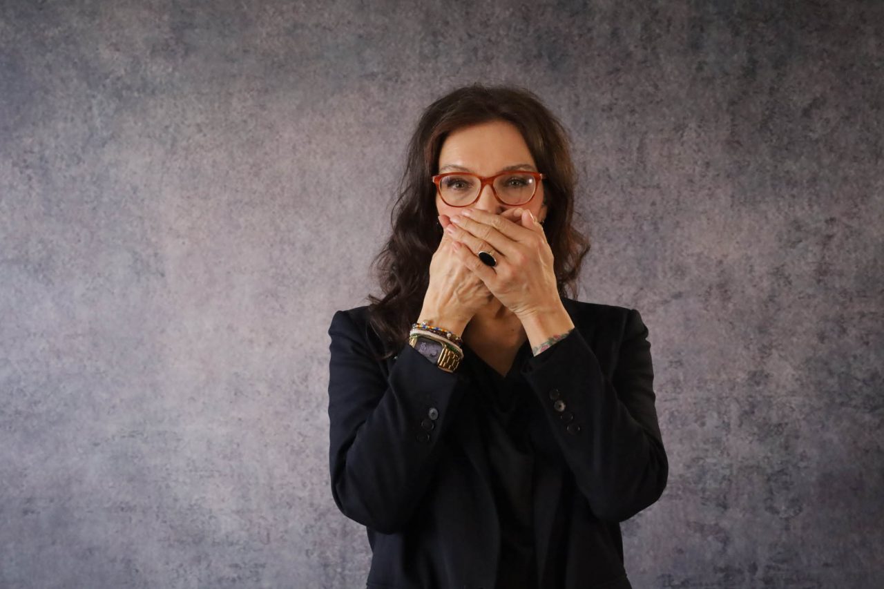 Speak and read body language. How to convince your audience! - Karsten ...